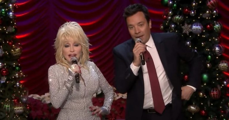 Dolly Parton et Jimmy Fallon en duo pour chanter Noël, ils sont ...